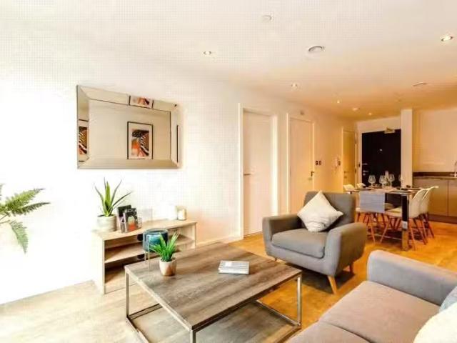 Unique 1 BA 2 bedroom apartment for rent in Exchange Square, T.