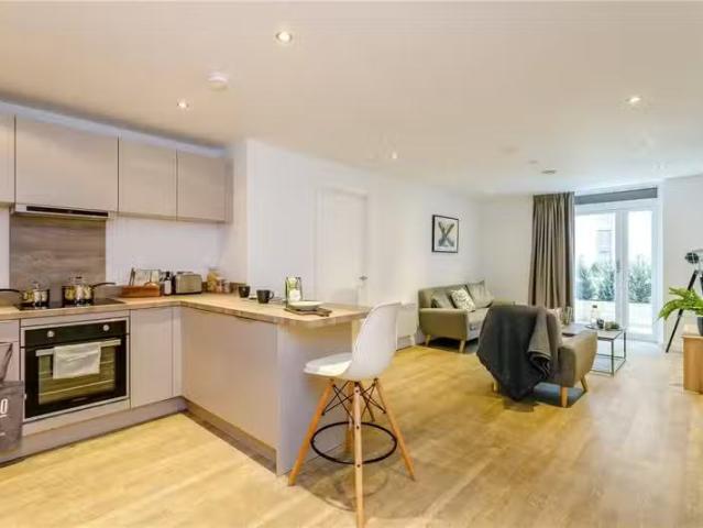 Charming 1 BA 2 bedroom apartment for rent in Exchange Square.