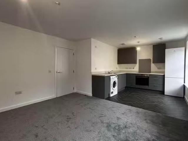 Just in! 1 BA 2 bedroom apartment for rent in Flat E, 2 Balven.