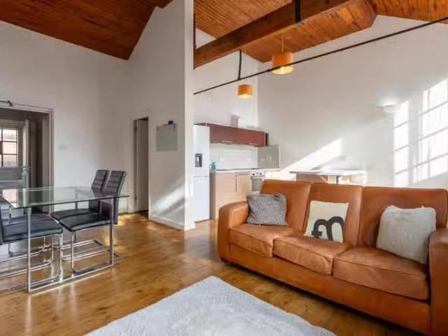 Cozy 1 BA 2 bedroom apartment for rent in Gwenda Works, 18 Leg.