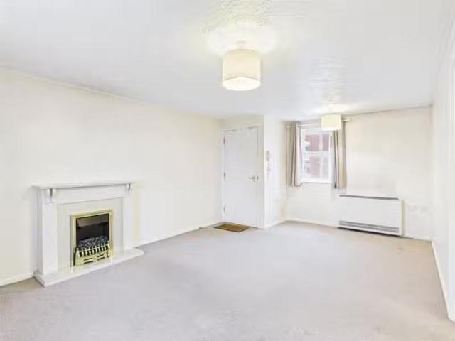 Nice 1 BA 2 bedroom apartment for rent in Hallen Close, Bristo.