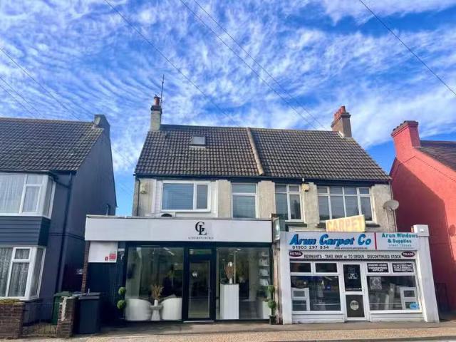 Unique 1 BA 2 bedroom apartment for rent in Horsham Road, Litt.