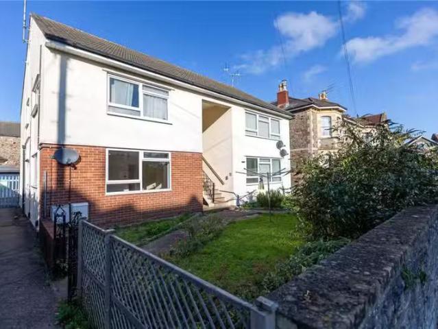 Charming 1 BA 2 bedroom apartment for rent in Iddesleigh Road.