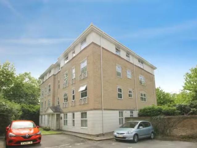 Cozy 1 BA 2 bedroom apartment for rent in Lake View Fishponds.