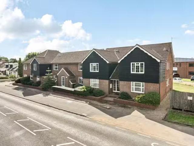 Just in! 1 BA 2 bedroom apartment for rent in Mill View, Londo.