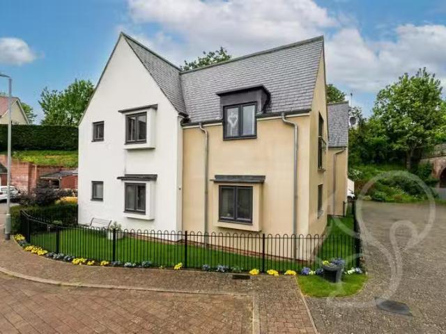 For Rent! 1 BA 2 bedroom apartment for rent in Old Station Clo.
