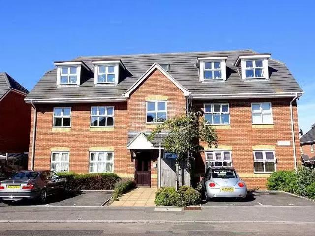 Just in! 1 BA 2 bedroom apartment for rent in Paisley Road, So.