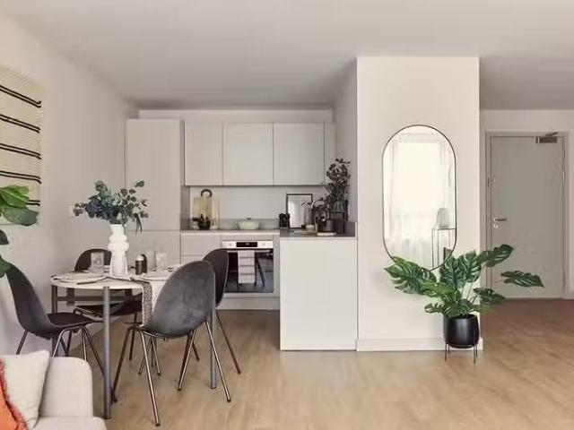 For Rent! 1 BA 2 bedroom apartment for rent in Pitsford Street.