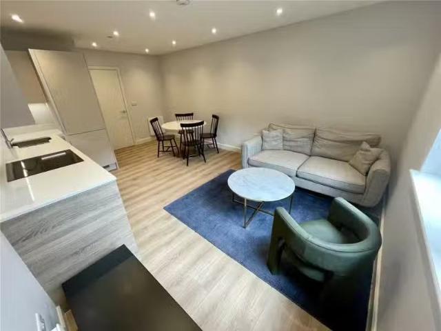 Just in! 1 BA 2 bedroom apartment for rent in Richmond Hill, B.