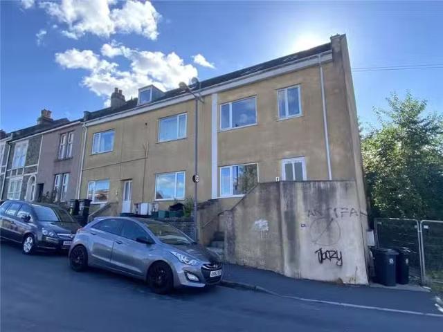 Charming 1 BA 2 bedroom apartment for rent in Rose Green Road.