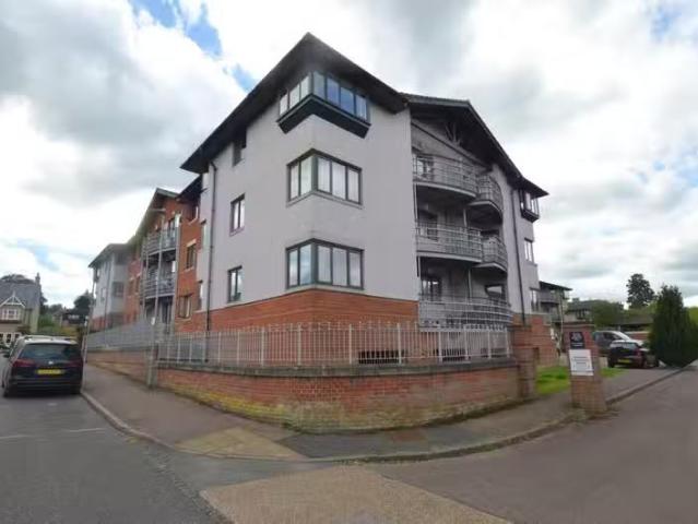 Charming 1 BA 2 bedroom apartment for rent in Saffron Court, S.