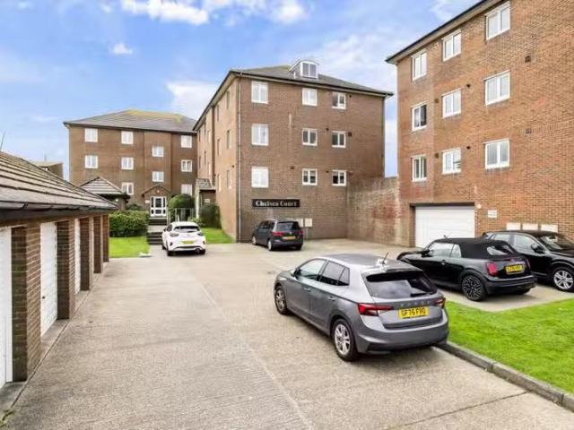Just in! 1 BA 2 bedroom apartment for rent in South Road, Hyth.