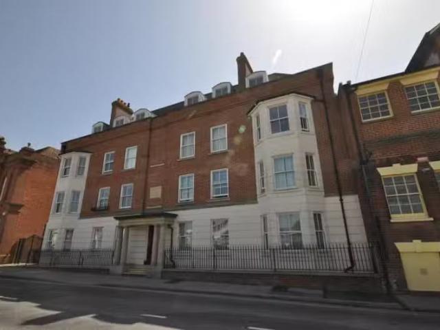 Unique 1 BA 2 bedroom apartment for rent in Station Road West.