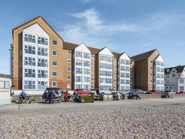 Just in! 1 BA 2 bedroom apartment for rent in Stratheden Court.