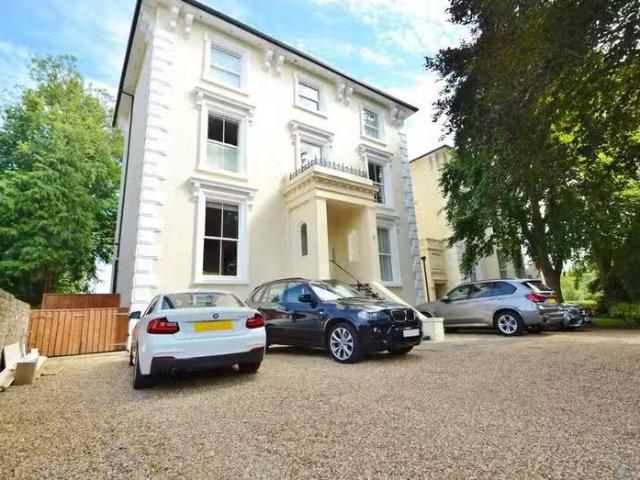 Cheap 1 BA 2 bedroom apartment for rent in Surbiton, KT6
