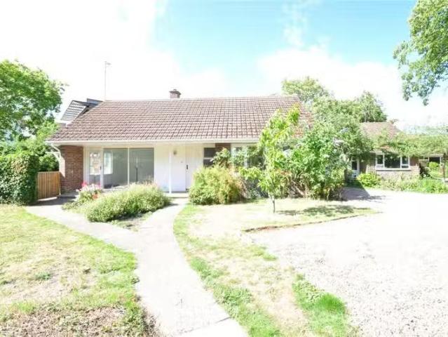 Just in! 1 BA 2 bedroom bungalow for rent in Oaten Hill Place.