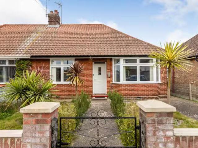 Nice 1 BA 2 bedroom bungalow for rent in Corton Road, Ipswich.