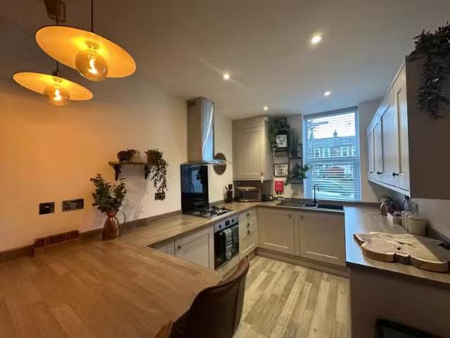 Cheap 1 BA 2 bedroom cottage for rent in Hope Street, Worsthor.