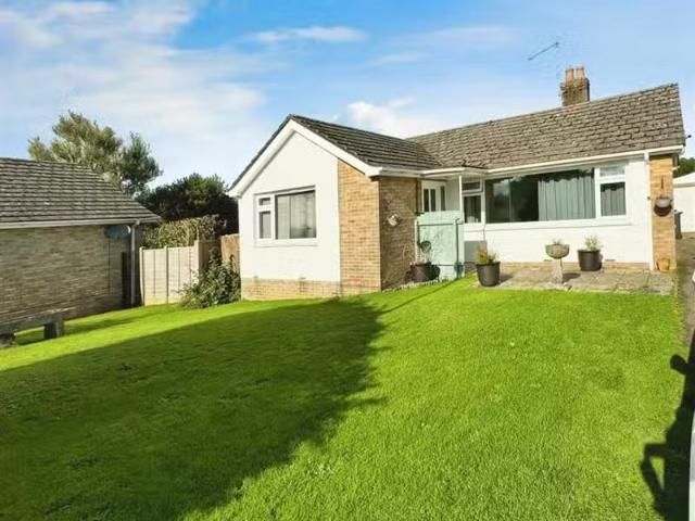Nice 1 BA 2 bedroom detached bungalow for rent in Minster View.