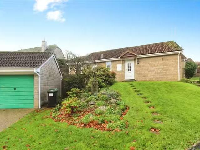 Just in! 1 BA 2 bedroom Detached Bungalow to rent, Tor Gardens.