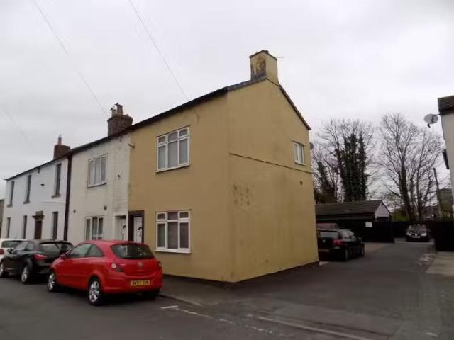 Just in! 1 BA 2 bedroom end of terrace house for rent in Calif.