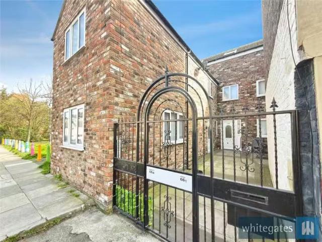 Cheap 1 BA 2 bedroom end of terrace house for rent in Gray Str.