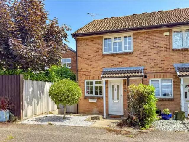 Just in! 1 BA 2 bedroom end of terrace house for rent in Harne.