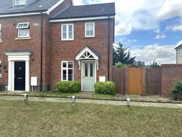 Nice 1 BA 2 bedroom end of terrace house for rent in Spearmint.