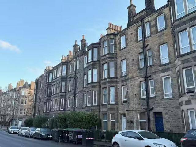 Charming 1 BA 2 bedroom flat for rent in 22 Marionville Road.