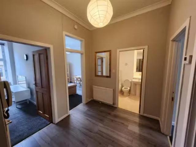 Cheap 1 BA 2 bedroom flat for rent in 348, West Princes Street.