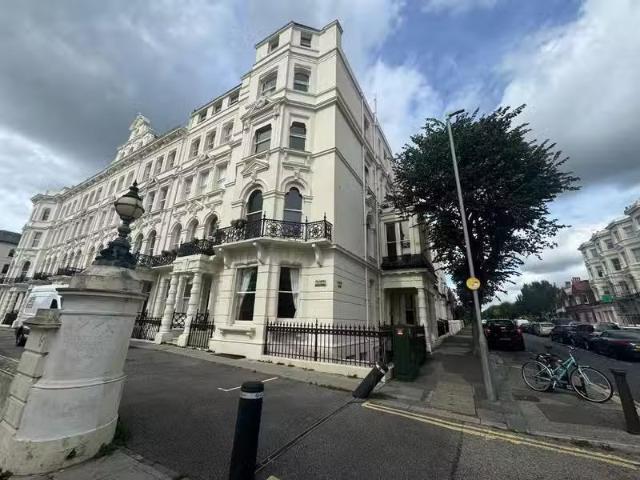 Nice 1 BA 2 bedroom flat for rent in Church Road, Hove, East S.