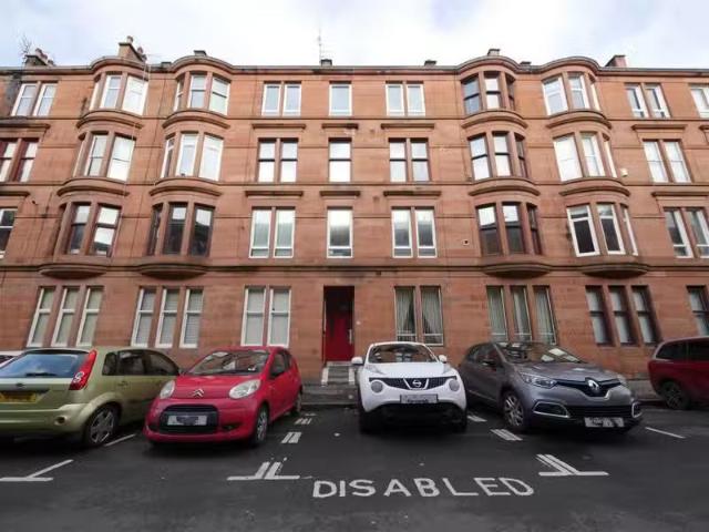 Charming 1 BA 2 bedroom flat for rent in Chancellor Street, Gl.