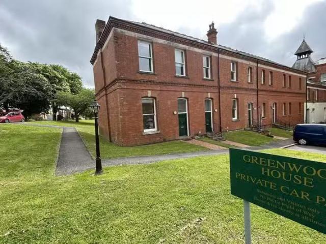 Charming 1 BA 2 bedroom flat for rent in Charlton Down, DT2