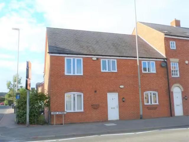 Unique 1 BA 2 bedroom flat for rent in Cheney Court, Husbands.