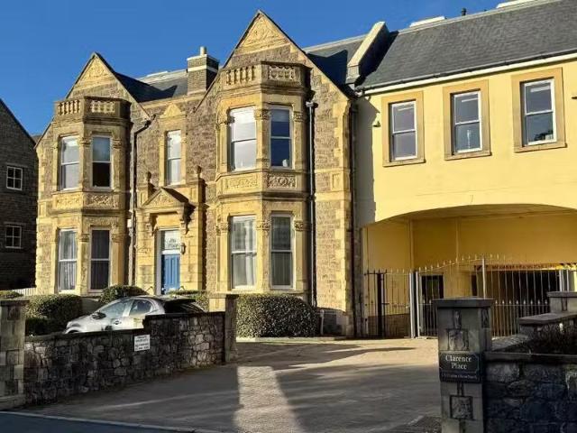 Unique 1 BA 2 bedroom flat for rent in Clarence Road North, We.