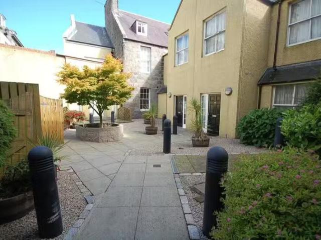 Charming 1 BA 2 bedroom flat for rent in Crimon Place, City Ce.