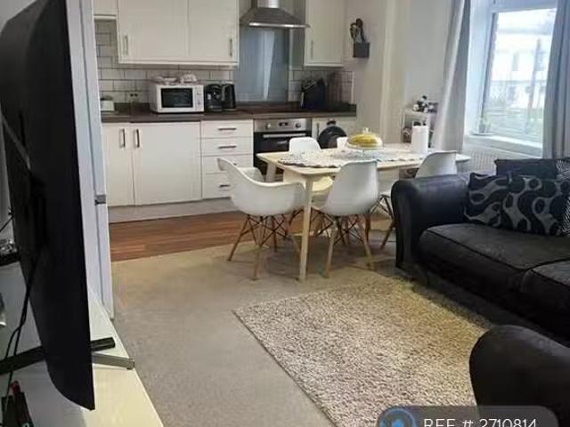 Just in! 1 BA 2 bedroom flat for rent in Ashbourne House, Bris.