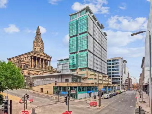 Unique 1 BA 2 bedroom flat for rent in Bothwell St, City Centr.