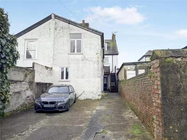 Cozy 1 BA 2 bedroom flat for rent in Belle Vue, Bude, Cornwall.