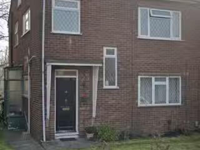 Deal! 1 BA 2 bedroom flat for rent in Bush Close, Newbury Park.