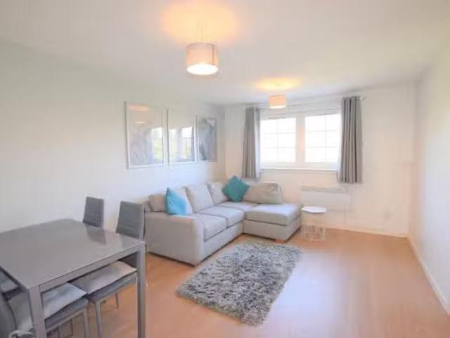 Cheap 1 BA 2 bedroom flat for rent in Grandfield, Trinity, Edi.