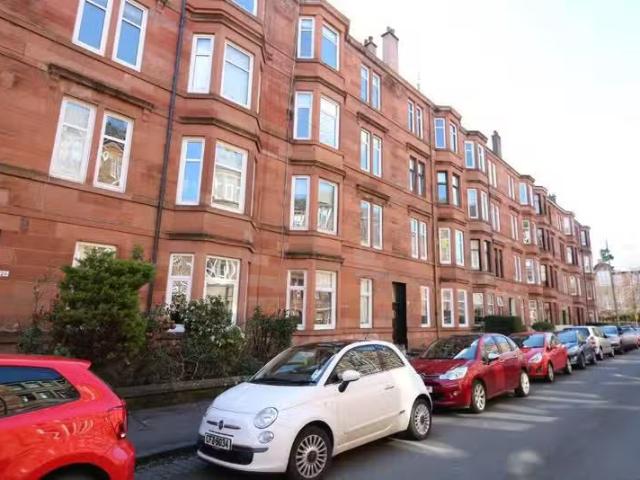 Cozy 1 BA 2 bedroom flat for rent in Dundrennan Road, Glasgow.