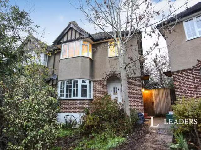 Unique 1 BA 2 bedroom flat for rent in Ethelbert Close, Bromle.