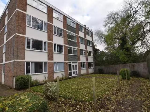 Rental! 1 BA 2 bedroom flat for rent in Forest Court, Unicorn.
