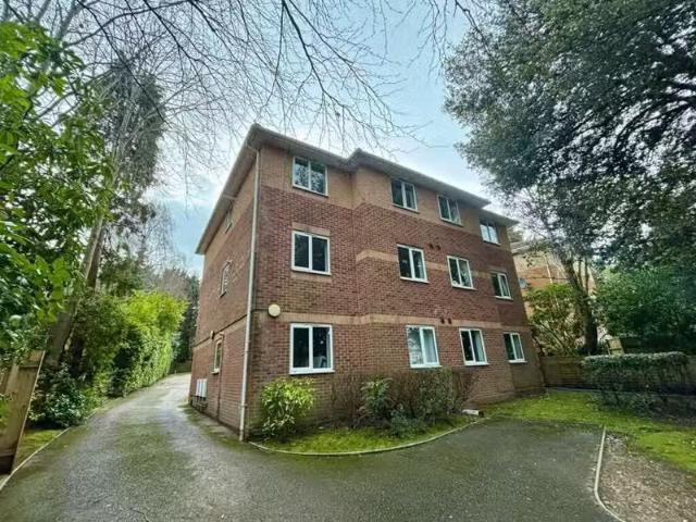 Just in! 1 BA 2 bedroom flat for rent in Flat 4 Surrey Arches.