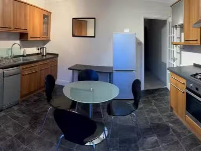 New 1 BA 2 bedroom flat for rent in Flat 4, 25 27 Welholme Roa.