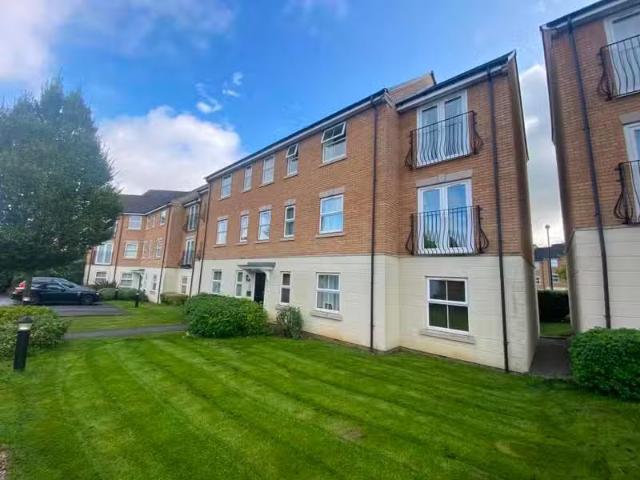 Just in! 1 BA 2 bedroom flat for rent in Flaxdown Gardens, Cot.