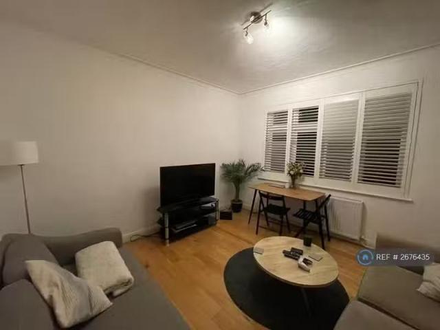 Cheap 1 BA 2 bedroom flat for rent in King Edward Road, Greate.