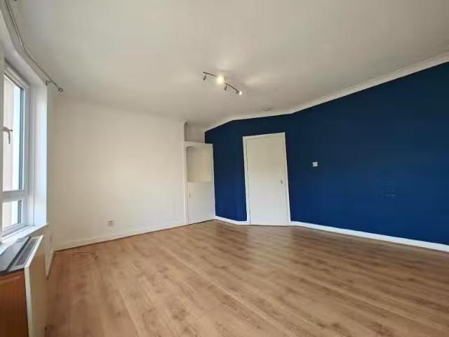 Unique 1 BA 2 bedroom flat for rent in Hillhouse Street, Sprin.
