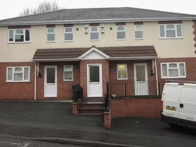 Charming 1 BA 2 bedroom flat for rent in Hilton Road, Tividale.